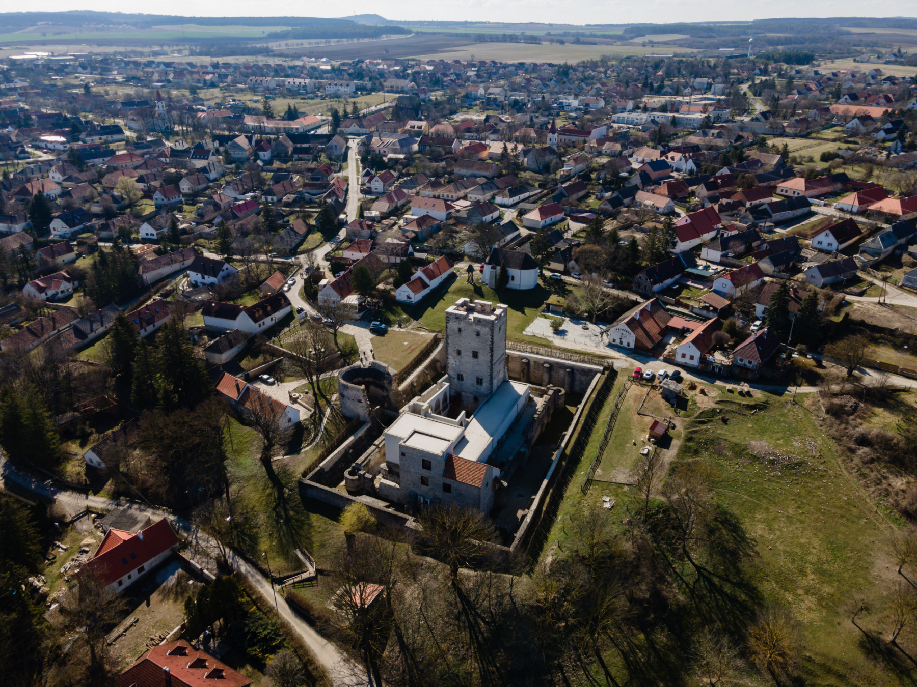 Átadták a megújult nagyvázsonyi Kinizsi-várat - Infostart.hu