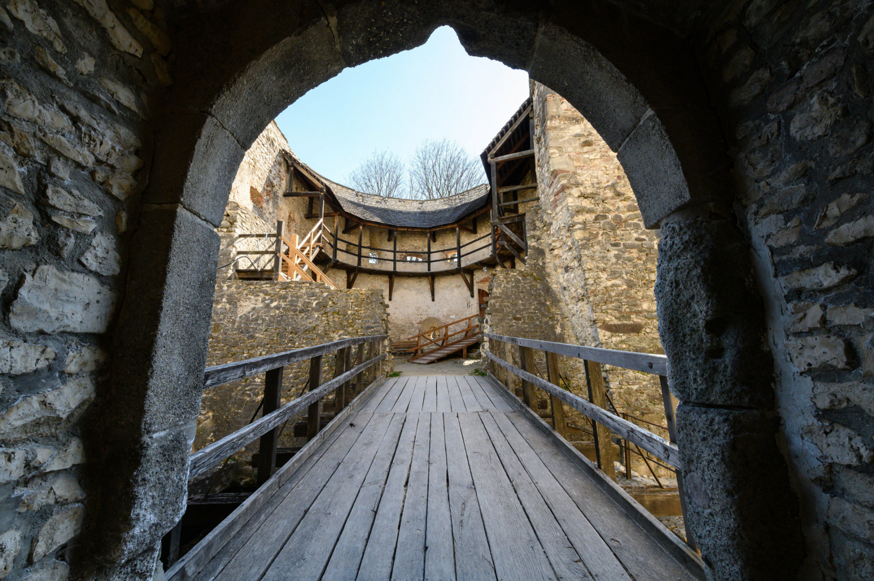 Átadták a megújult nagyvázsonyi Kinizsi-várat - Infostart.hu