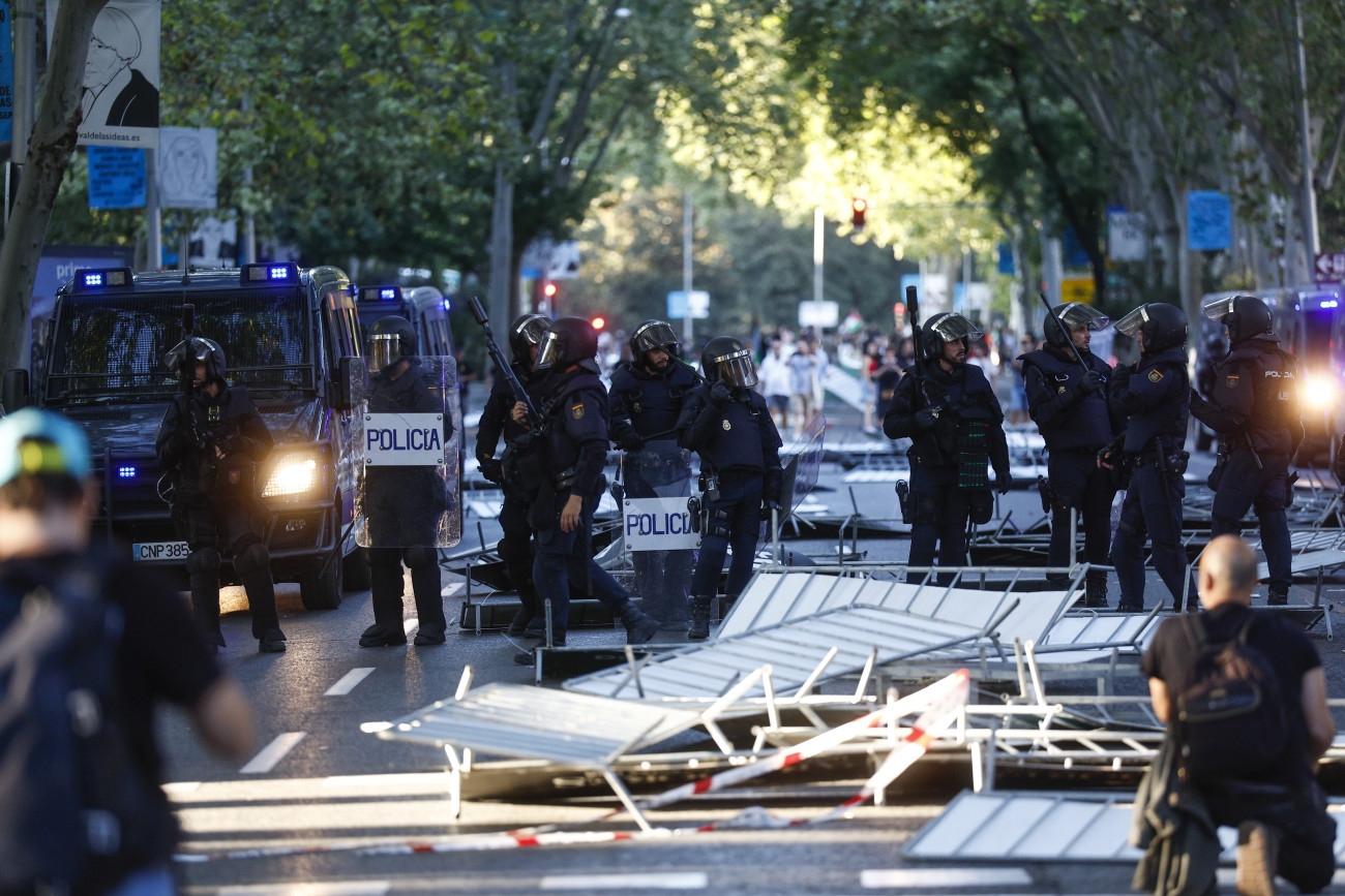 Vuelta-botrány: életveszélyben voltak a kerékpárosok és a tüntetők is ...